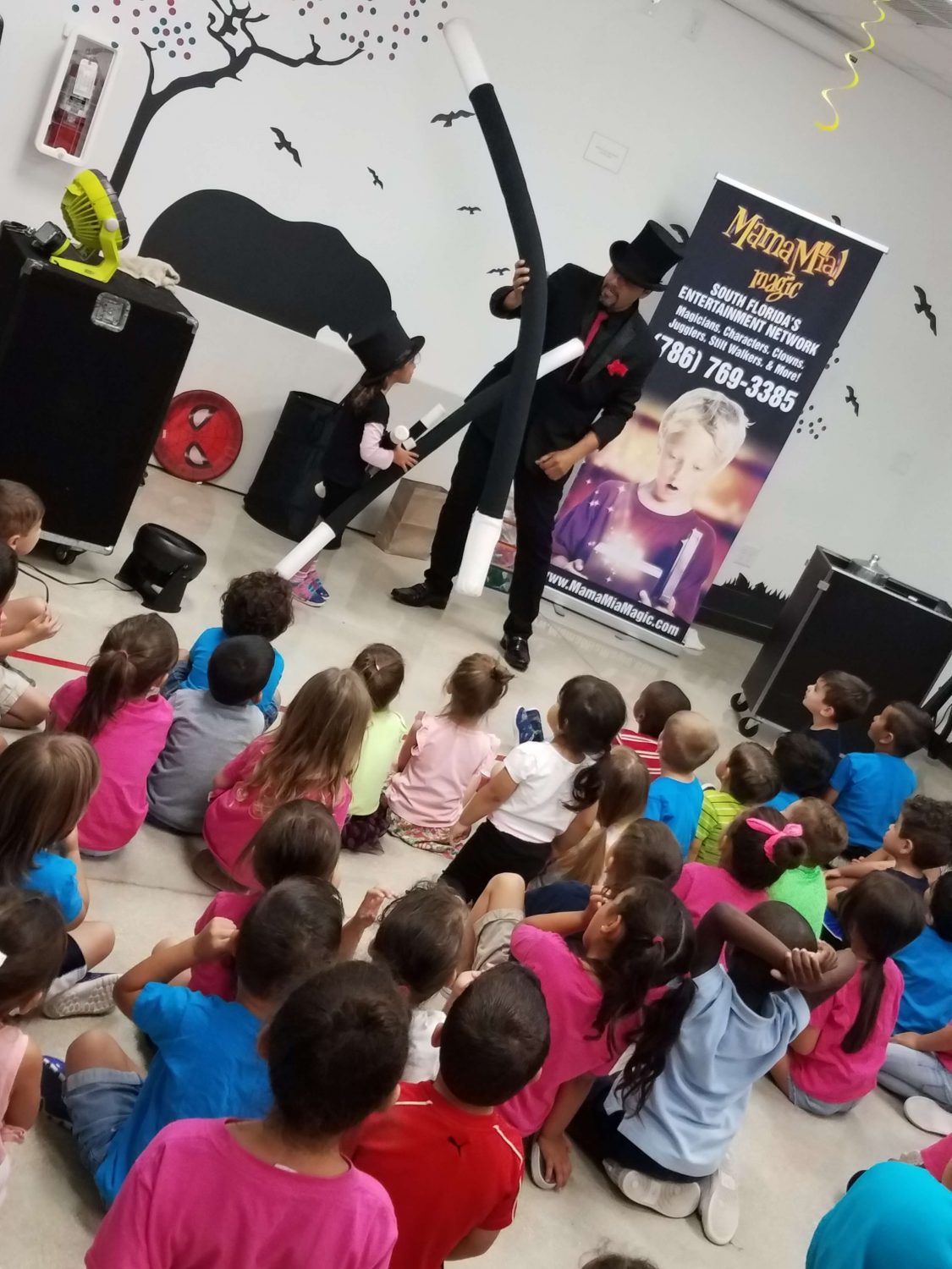 Hire Magicians and Party Entertainment in Miami | Mama Mia Magic