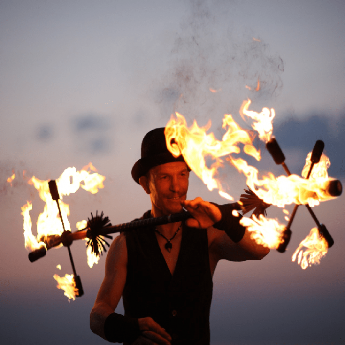 Hire Magicians and Party Entertainment in Miami | Mama Mia Magic