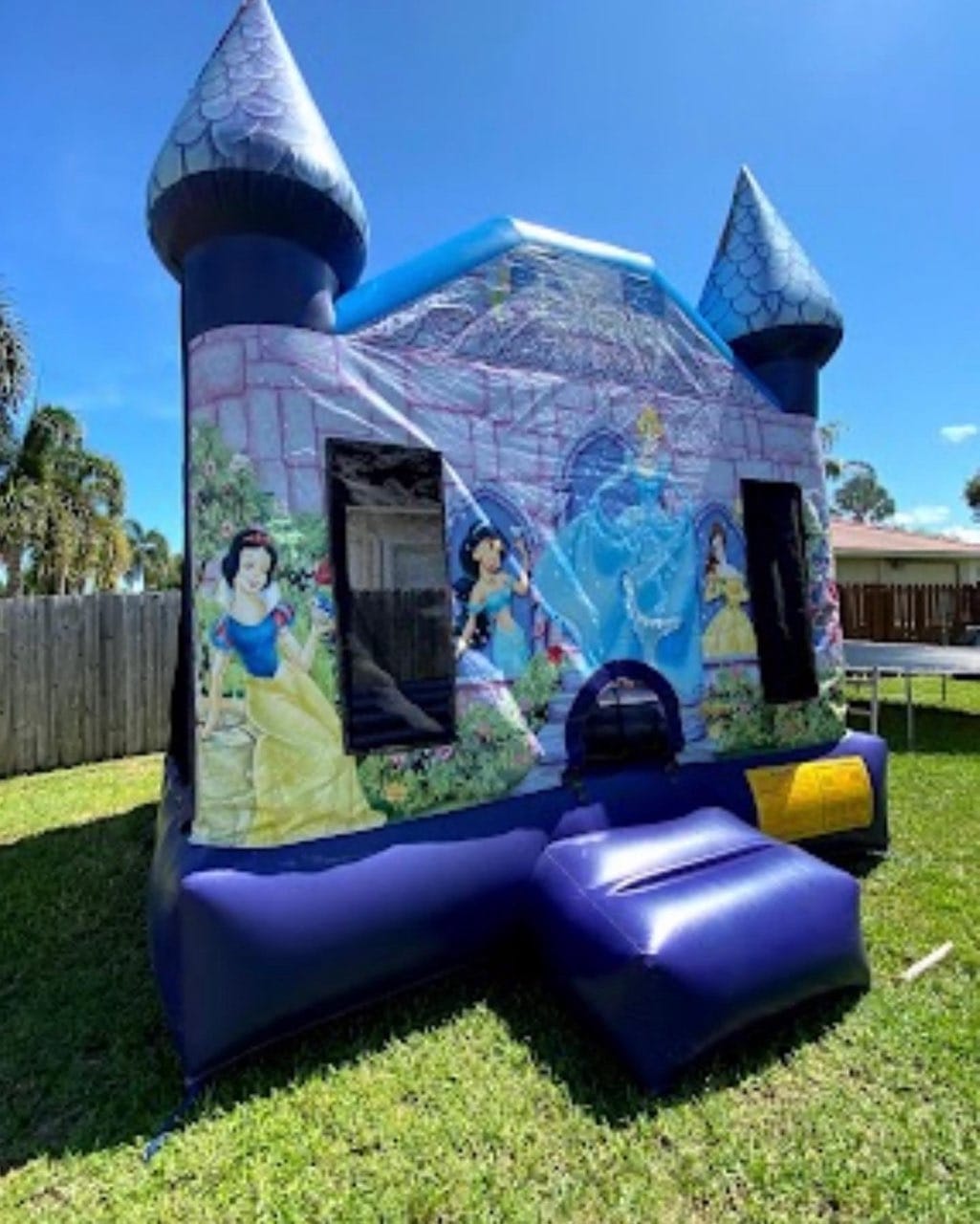 Hire Magicians and Party Entertainment in Miami | Mama Mia Magic